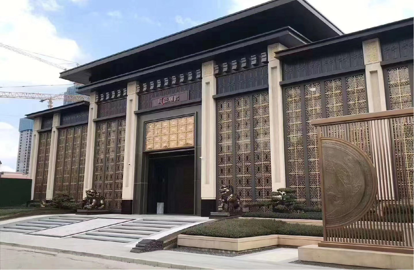 Architectural reference: patterned metal screens used with traditional Chinese architectural elements